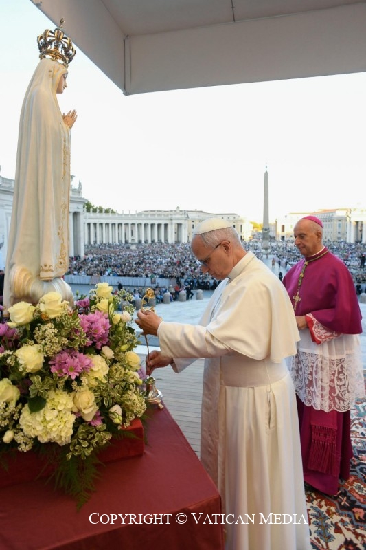 Prayer Vigil and Rosary for Peace presided over by the Holy Father ...